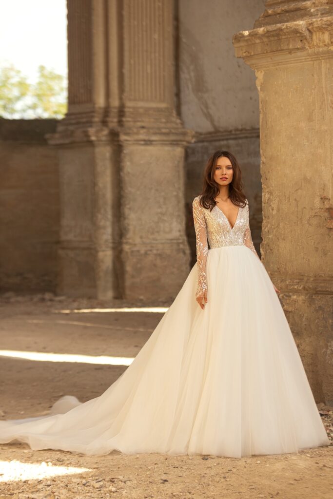 Low back wedding dress «Cler» | WONA