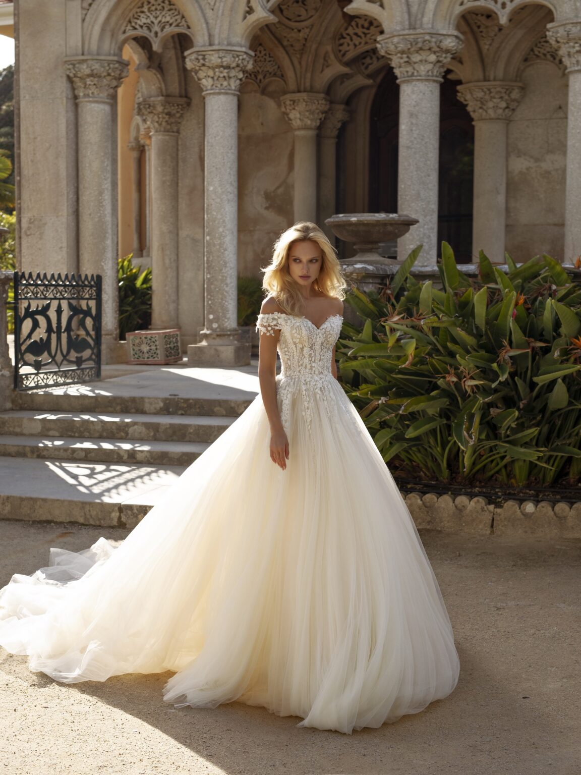Low back wedding dress «Envy» | WONA