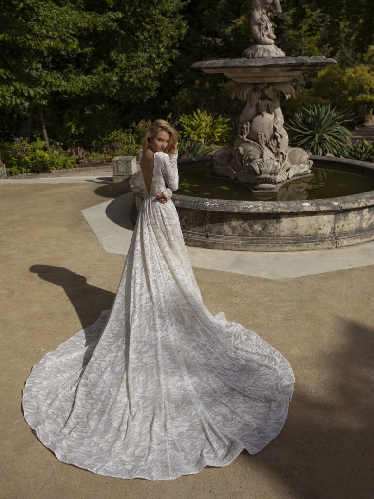 Boat wedding dress «Kenzie» with shoulder pads | WONA