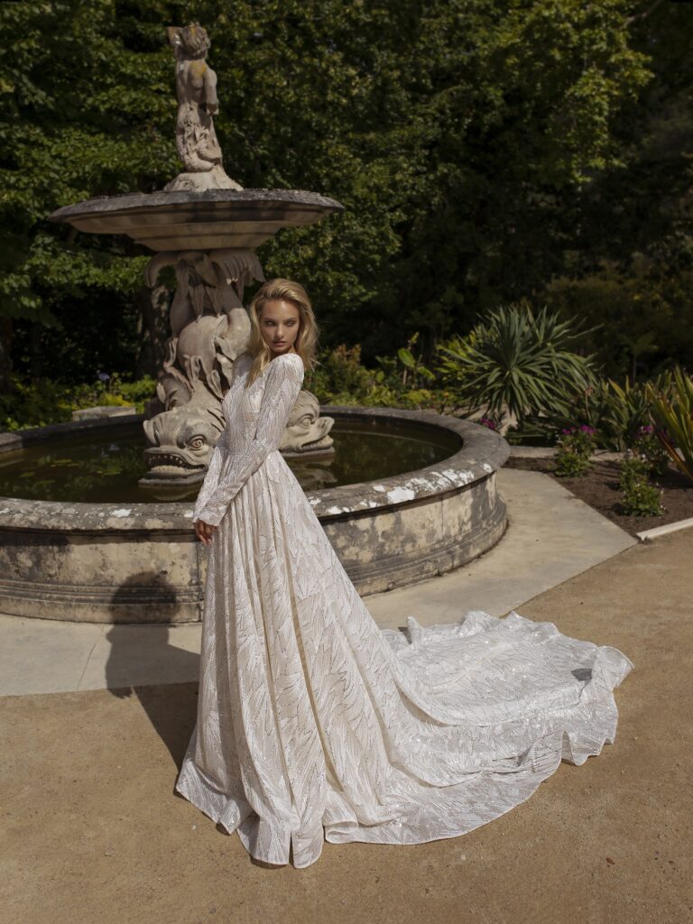 Boat wedding dress «Kenzie» with shoulder pads | WONA