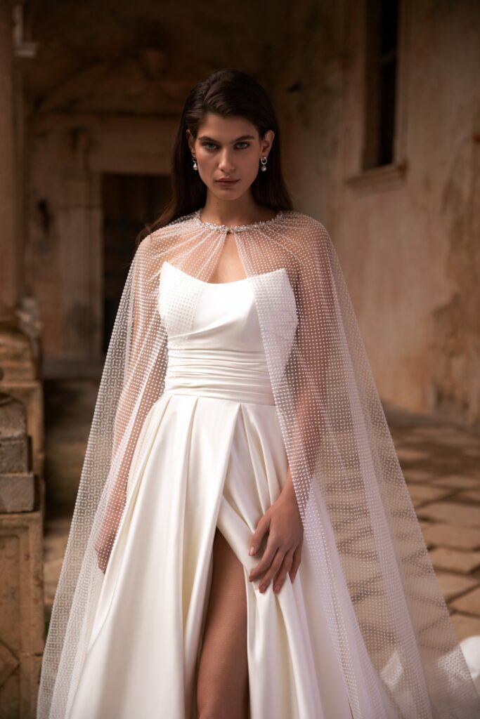 Straight wedding dress «Alessia» with detachable sleeves | WONA