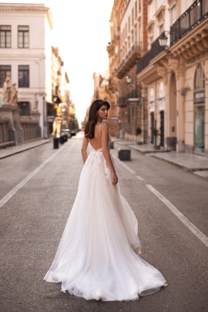 Low back wedding dress «Roisin» with slit | WONA