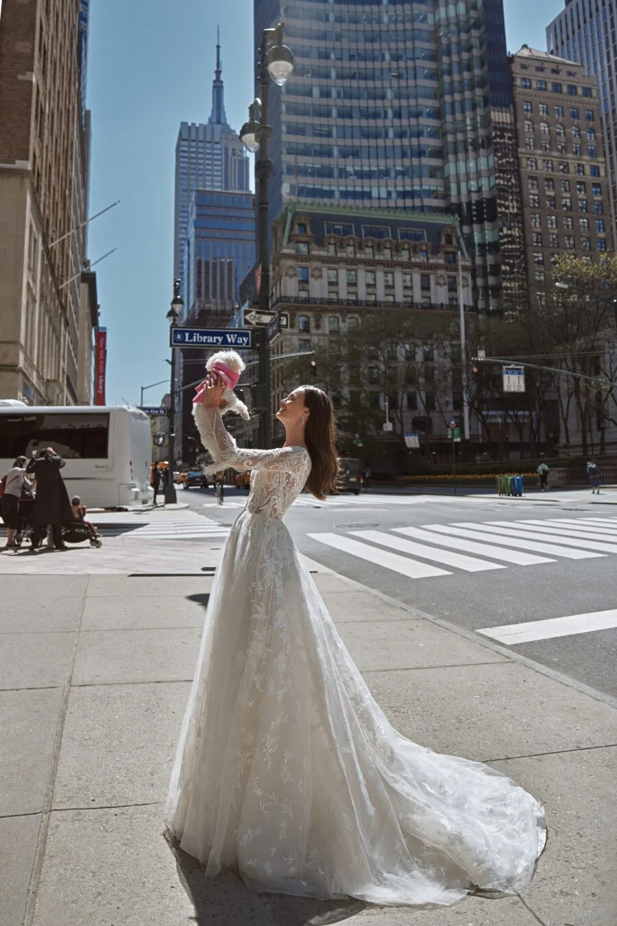 Closed wedding dress «Emry» | WONA