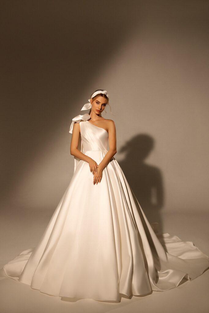 Straight wedding dress «Franka» with bow | WONA