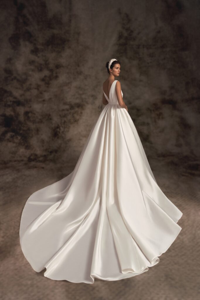 Low back wedding dress «Rosemary» with belt | WONA