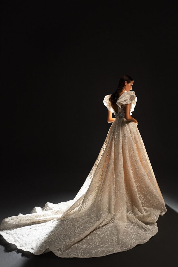 Low back wedding dress «Letrice» | WONA