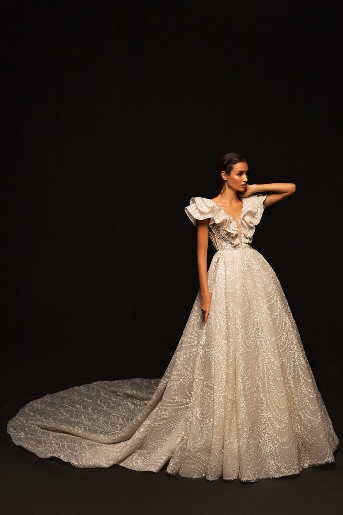 Low back wedding dress «Letrice» | WONA