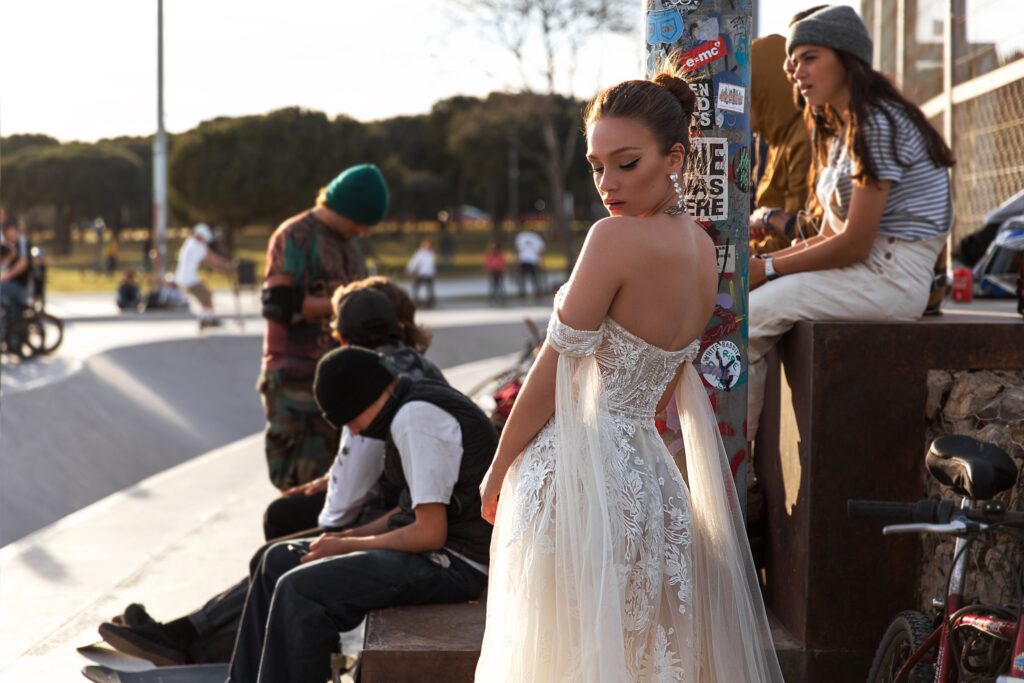 Low back wedding dress «Doris» | WONA