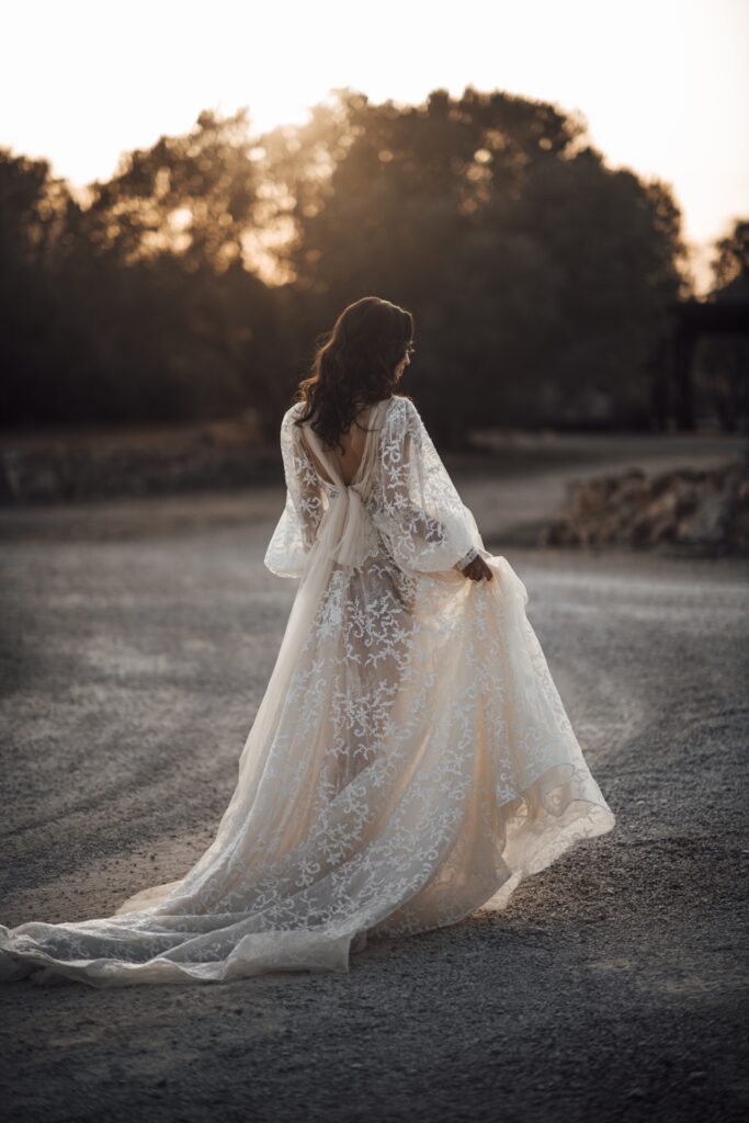 Low back wedding dress «Candice» | WONA