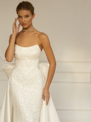 Low back wedding dress «Soleil» with detachable sleeves | WONA