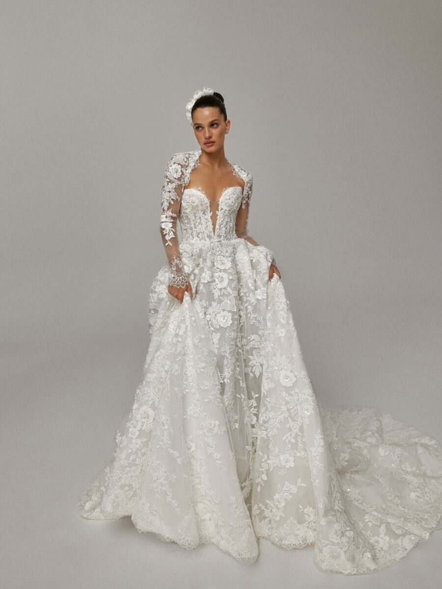 Low back wedding dress «Lizett» with detachable bolero | WONA